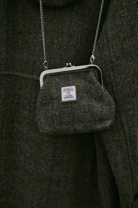 클래식한 무드의 헤링본 코트 추천 패션서울