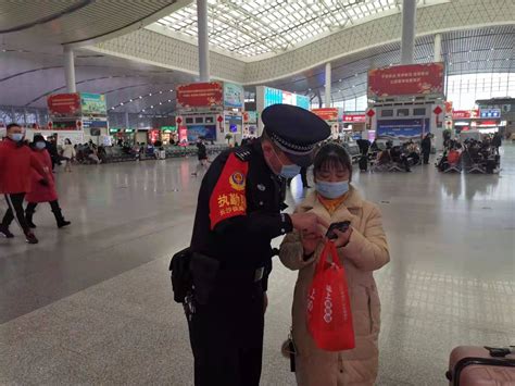查处违法人员170人，长沙南站派出所民警护航春运平安旅客徐中良工作