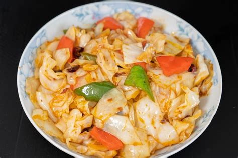 蒋阿姨教你做素炒包菜好吃美味健康饮食多吃蔬菜对身体好 凤凰网视频 凤凰网