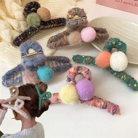 Sazymall 뽀글이 파스텔 밍크 털 폼폼이 집게 핀 겨울 헤어 삔 핫트랙스