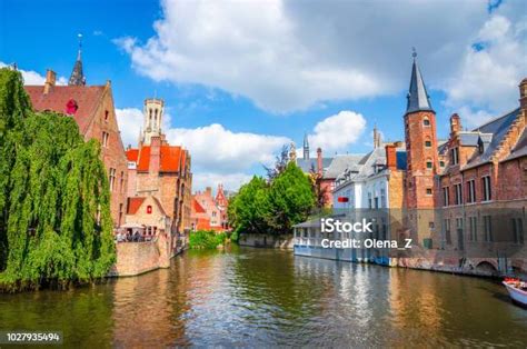 아름 다운 운하와는 오래 된 도시의 브뤼헤 벨기에 전통 가옥 0명에 대한 스톡 사진 및 기타 이미지 0명 강 거리