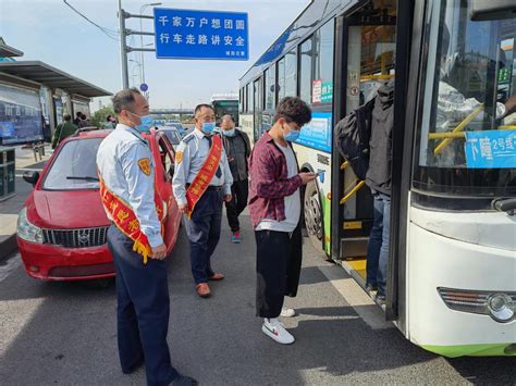 城阳巴士这群“萤火虫”别样过“五一” 半岛网