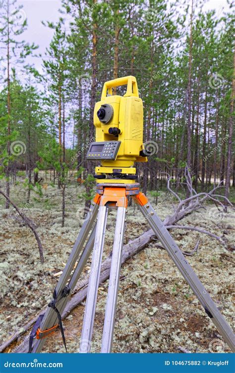 Electronic Total Station And Geodetic Radio Receiver For Determining Geographic Coordinates