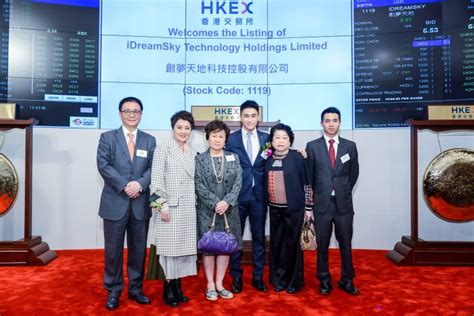 创梦天地上市现场：80后高管喜悦相拥，超模奚梦瑶现身支持 蓝鲸财经