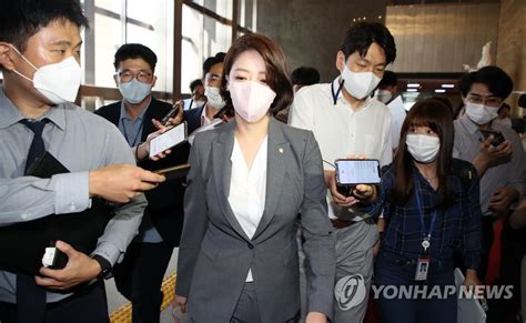 국회 본청으로 들어서는 배현진 최고위원 연합뉴스