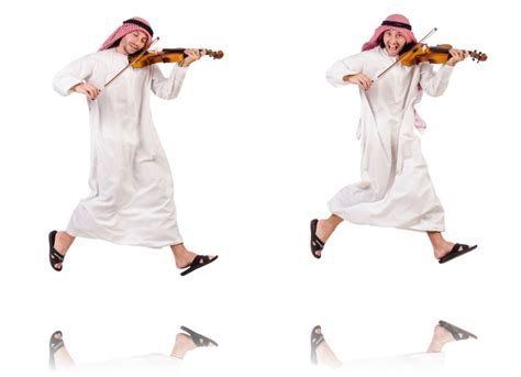 흰색에 바이올린 연주 아랍 남자 사진 배경 및 무료 다운로드를위한 그림 Pngtree