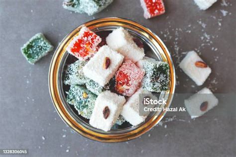 터키의 즐거움의 구색 대리석 배경 공간을 복사합니다 맨 위 보기입니다 가루 설탕에 대한 스톡 사진 및 기타 이미지 가루 설탕 건강한 식생활 과일 Istock