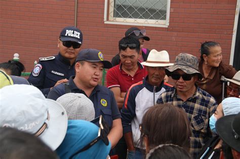 Дундговь аймгийн Өлзийт суманд мал зүй бусаар хорогджээ