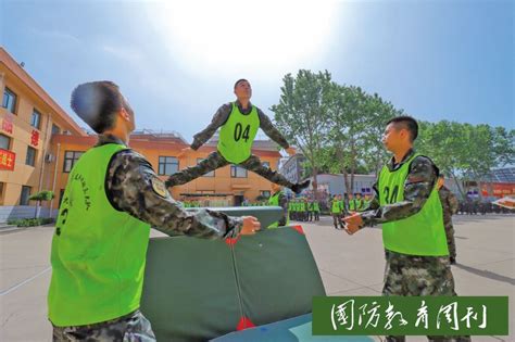 演训场上逞英豪 国防教育周刊
