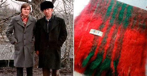 ახალ წლამდე გადავწყვიტე სახლის გენერალურად დალაგება კომოდში კაცის ძველი შარფი ვიპოვე რამდენი