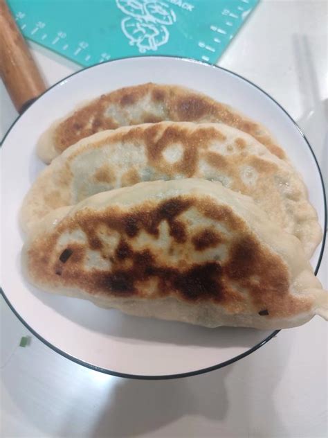 小高姐】传统韭菜盒子图片】佼佼1下厨房