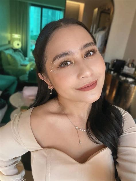 7 Potret Prilly Latuconsina Saat Nonton Konser Taylor Swift Sampai