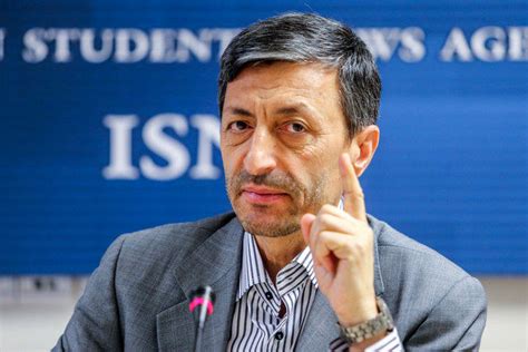 دعوای لفظی پرویز فتاح و مجری در برنامه زنده فیلم