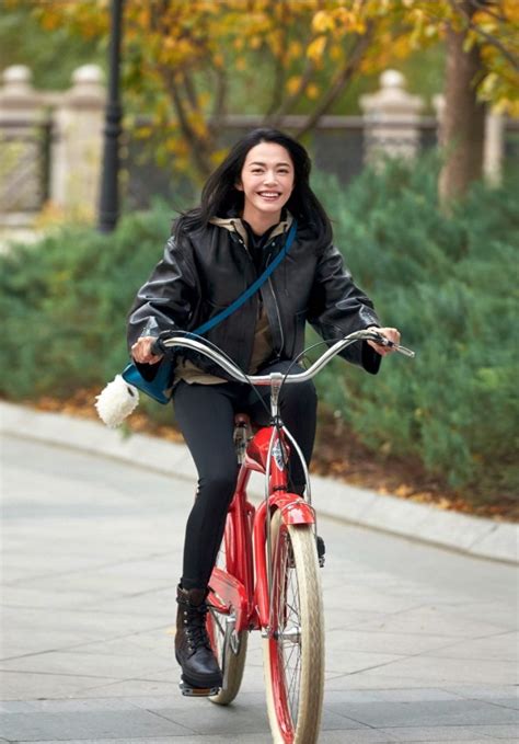 姚晨时尚街拍打破冬季单调的色彩带来活力与朝气 新闻资讯 高贝娱乐