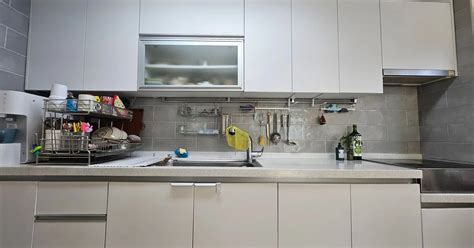 지저분했던 부엌이 깔끔해져서 너무 만족도가 높습니다 붙여주긴 시트지 보아도 꼼꼼하게 잘 해주셨어요~~ 감사합니다 숨고