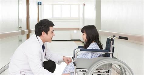 서울시 어린이병원 의사 선생님은 노란 가운 입는다