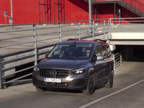 Mercedes Benz T Klase 180d At Progressive Koji Auto