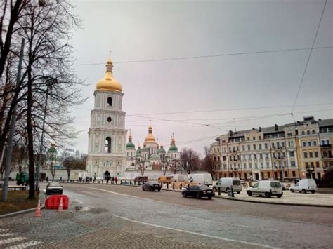 무료 이미지 시티 교회에 하늘 태양 화이트 건물 경계표 도시 지역 공회당 뾰족한 탑 예배 장소 마을 광장 큰 광장 정면 도심 종탑 성당