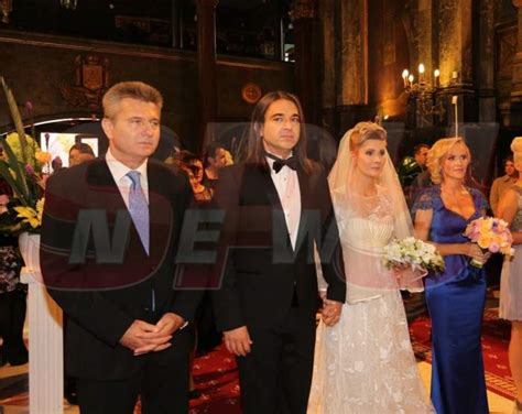 Vezi Urarea Naşilor Pentru Finii Alessandra Stoicescu şi Sergiu Mircea