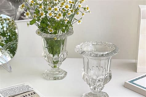 이이공브이샵 투명 트로피화병 양각 엔틱 유리꽃병 위시버킷