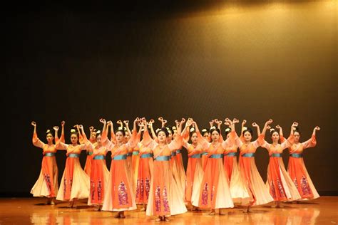 音乐舞蹈学院举办第十届“艺术之星”专业技能大赛舞蹈类决赛暨舞蹈系青年教师专业技能展示 音乐舞蹈学院