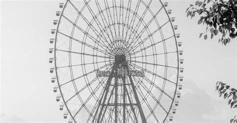 가장 높은 건물 건설 건축 공원 관람차 기술 나무 높은 높이 랜드마크 바퀴 사람 야외에서 엔터테인먼트 여행 탑 회전목마에 관한 무료 스톡 사진