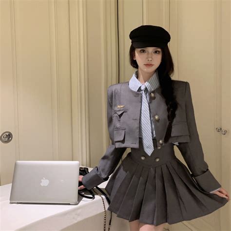 위드포에버 봄신상코디세트 클라우드 그레이 라운드넥 크롭 정장 자켓 하이웨스트 플리츠 스커트 투피스 셋업 코디 세트 데일리 데이트룩 하객룩 결혼식 상견례 여친룩 개강