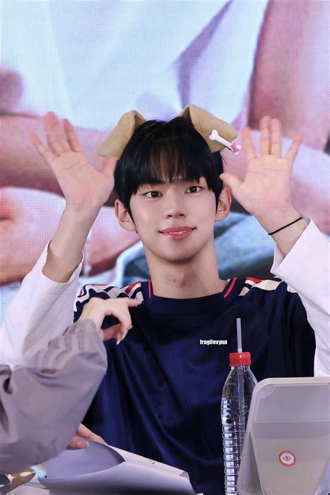 더쿠 요줌 남자아이돌 중 꾸준히 수요상이라는 공룡 강아지상 