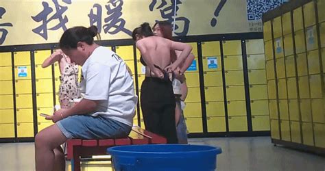 全网稀缺独家水上乐园美女换衣洗澡新流出第 季极品身材气质女神Vs胸前纹身御姐Vs跳跃女网红 AXH首发超清画质 V G TONGHAOBA