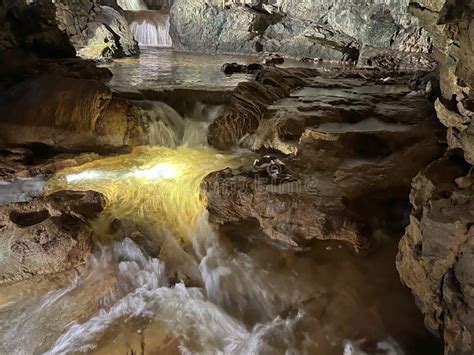 La Beatus Cueva Una Maravilla Natural A Orillas Del Lago Thun St