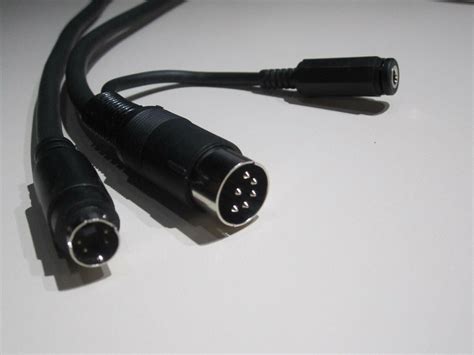 Commodore Video Monitor TV Cable S Video Phono Audio Connector C C