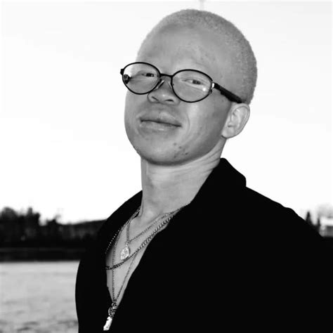 Simphiwe Mohlabane Simphiwemohlabane • Threads Say More