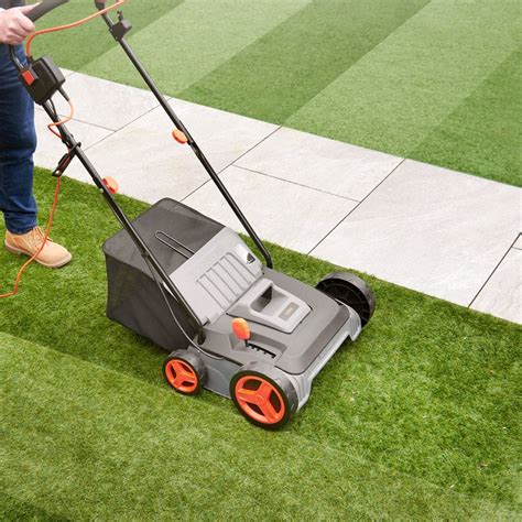 How To Fix Lumpy Artificial Grass Blog Vonhaus