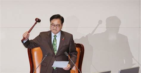 尹 탄핵안 가결되자마자 홍준표 “지도부 총사퇴하라”