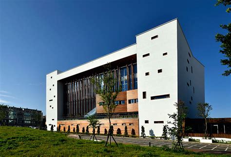 桃園市立圖書館龍岡分館 重返榕樹下的嬉戲時光 Decomyplace 裝潢裝修、室內設計、居家佈置第一站