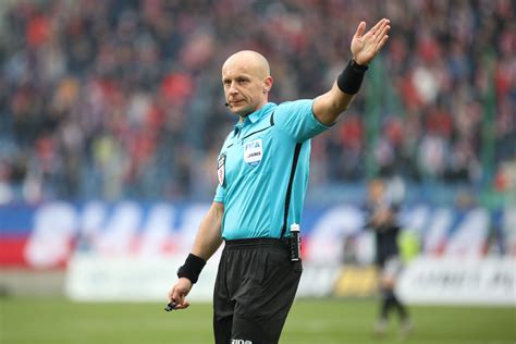 Marciniak Wraca Do Ekstraklasy Nie Poprowadzi Hitu Legia Lech