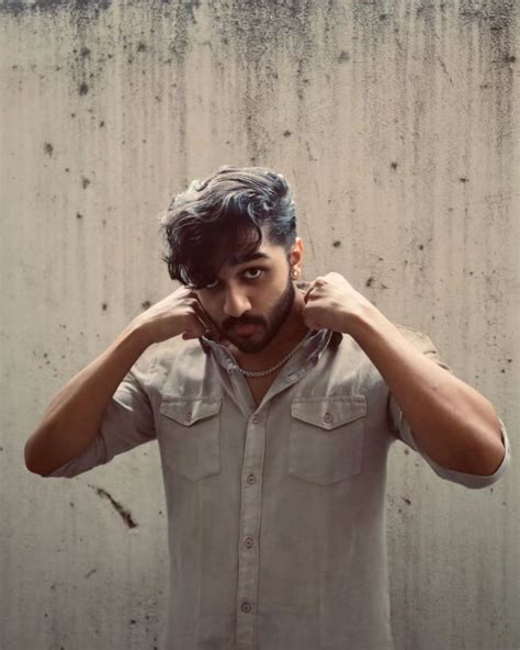 நடிகை வனிதா” மகன் வெளியிட்ட புகைப்படம் அம்மா” பற்றி ரசிகர் கேட்ட கேள்வி இப்படி ஒரு