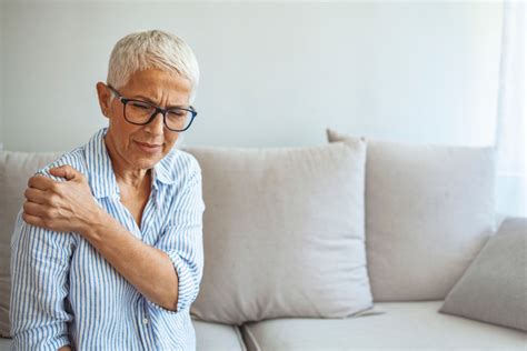 Understanding Rotator Cuff Tears Symptoms Diagnosis And Treatment Steven S Goldberg M D