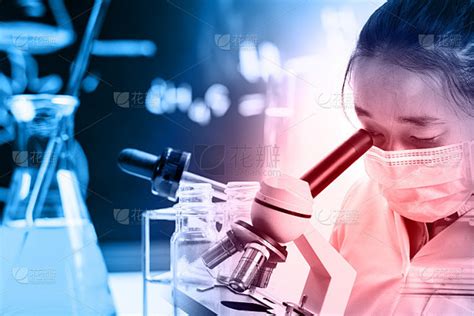 装有化学液体的实验室玻璃器皿，