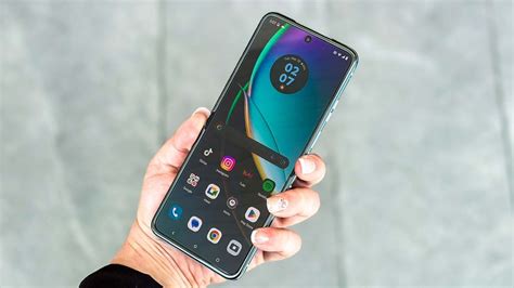 Motorola Razr Vs Motorola Razr Whats The Difference Tom S Guide