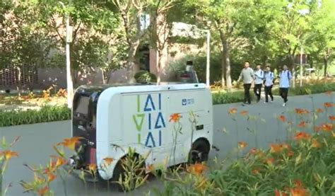 全国60所高校启用菜鸟无人车小蛮驴送快递充一次电能跑一整天 凤凰网