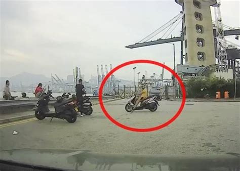 車cam直擊：葵涌16歲巴裔男揸大膽車 失控撞欄連同鄉車主被捕 Oncc 東網 Line Today