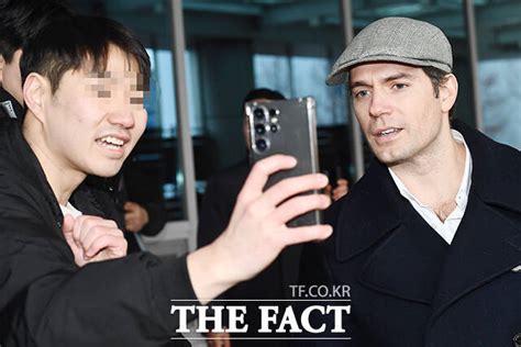 영화 아가일 행사 위해 입국한 헨리 카빌 [tf사진관] 포토 기사 더팩트