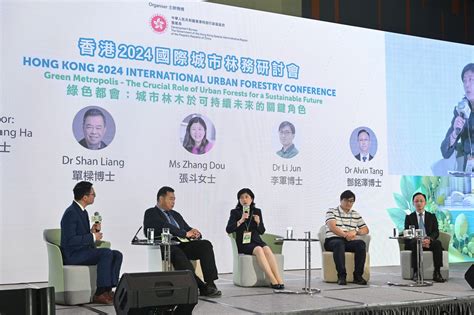 講者在「粵港澳大灣區城市林木的協同發展」討論環節解答與會者提問。