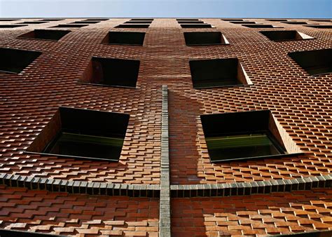 Wandel Lorchs Hamburg Chapel Has Bulging Brickwork