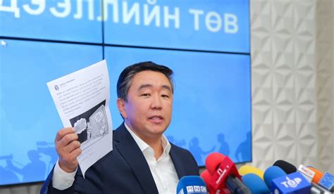 Д Мөнх Эрдэнэ шинээр өмгөөлөгч авах хүсэлт гаргаж шүүх хурлаа хойшлууллаа