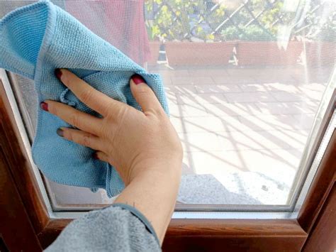 Clean Windows With Very Babe Effort Follow These Simple Steps And You Will Get Great Results
