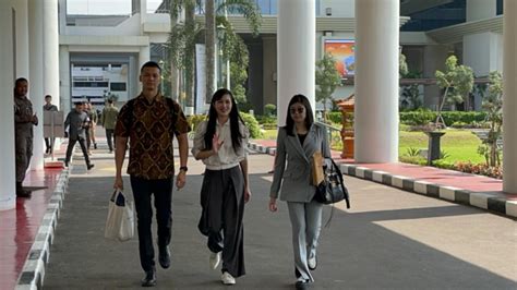 Sandra Dewi Jalani Pemeriksaan Di Kejaksaan Agung Mohon Doa Dan Dukungan