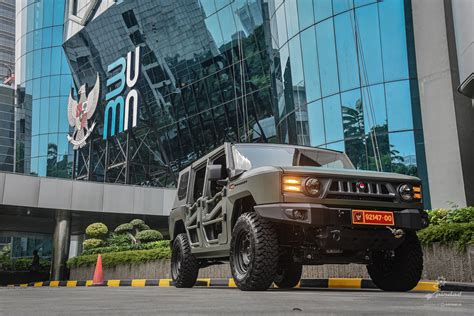 Pt Pindad Persero Menteri Wamen Bumn Tinjau Maung Mv Pindad Di Kementerian Bumn Dorong