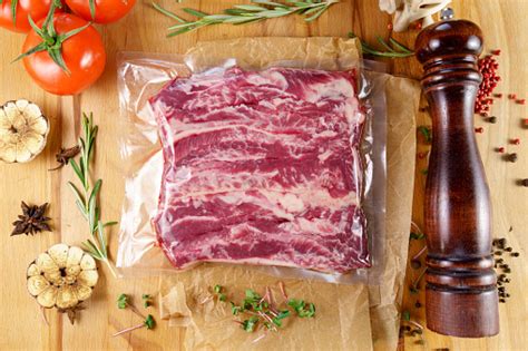 진공 포장 된 고기 나무 판자 스테이크 평면도 다양한 향신료 0명에 대한 스톡 사진 및 기타 이미지 0명 건강한 식생활 검은색 Istock